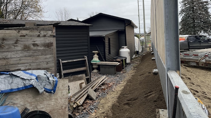 « C’est inhumain » : une citoyenne de Magog désespérée par le mur ...