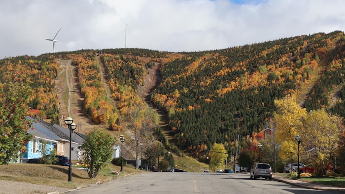 La relance de la mine au cœur de la campagne à Murdochville | Radio-Canada