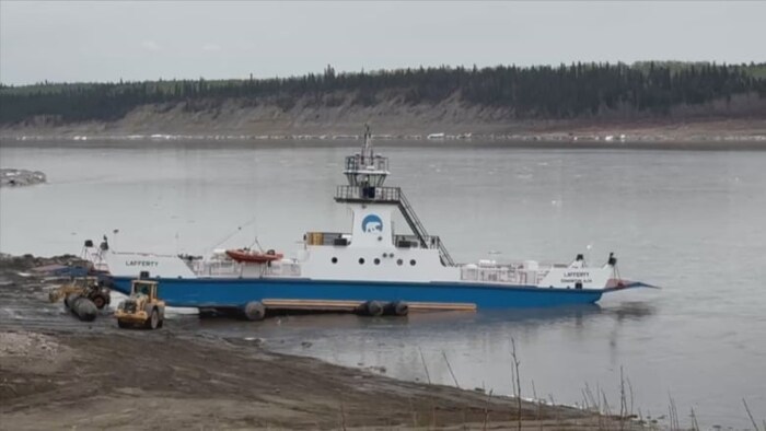 Le traversier de Fort Simpson aux T.N.-O. est réouvert après une ...