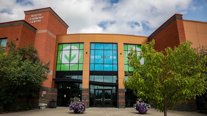 Des milliers d’étudiants albertains privés d’aide financière | Radio-Canada