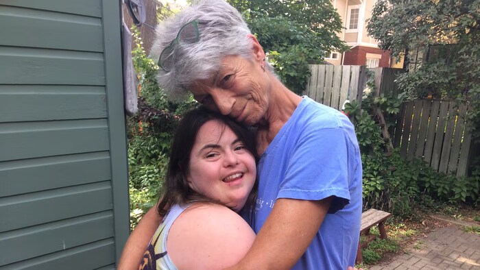 Une poète d’Ottawa acclamée pour ses vers sur sa fille atteinte de ...