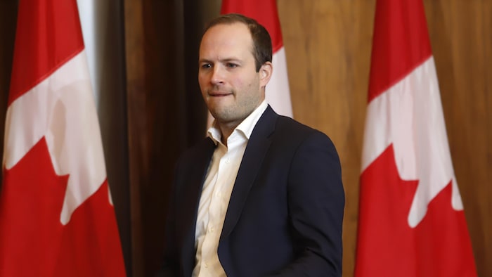 Financement du tramway : Jonatan Julien interpelle le ministre fédéral ...