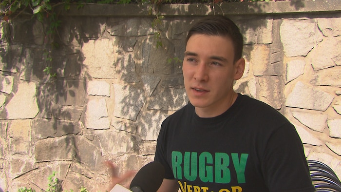 Des slogans homophobes scandés lors des matchs du Vert et Or | Radio-Canada