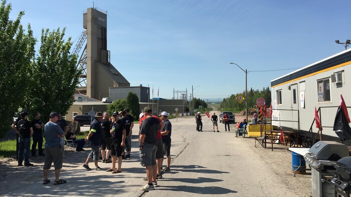Mandat de grève à la mine Niobec | Radio-Canada