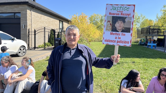 Marche silencieuse à la mémoire de l’adolescent tué par un policier à ...