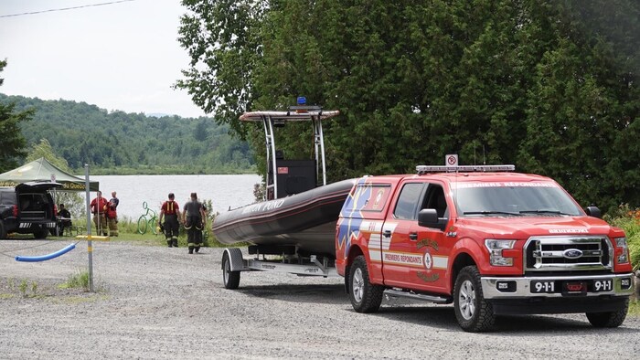 Le corps du jeune homme retrouvé dans le lac Waterloo | Radio-Canada