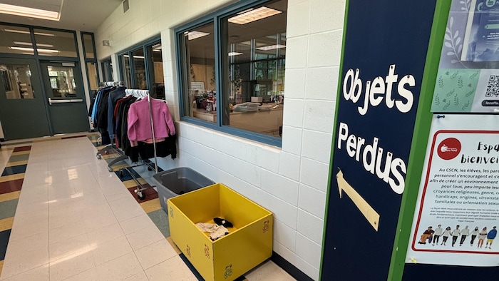 Les objets perdus des écoles d’Edmonton se retrouvent dans des magasins ...