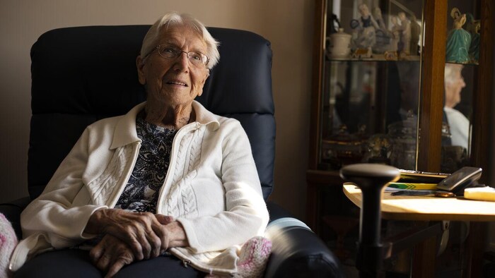 À presque 100 ans, une grand-mère manitobaine remonte dans la ...
