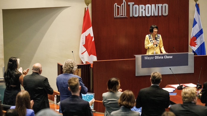 Olivia Chow presta juramento como nueva alcaldesa de Toronto | Radio ...