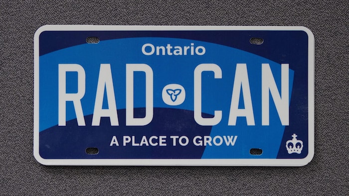L’Ontario « en plein essor », selon la version française des plaques d ...