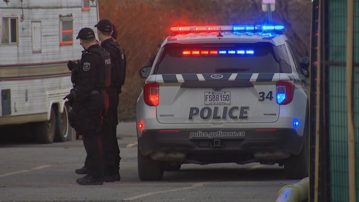 Arrestations et saisies au campement du Centre Robert-Guertin | Radio ...