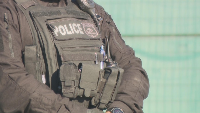 Arrestations et saisies au campement du Centre Robert-Guertin | Radio ...