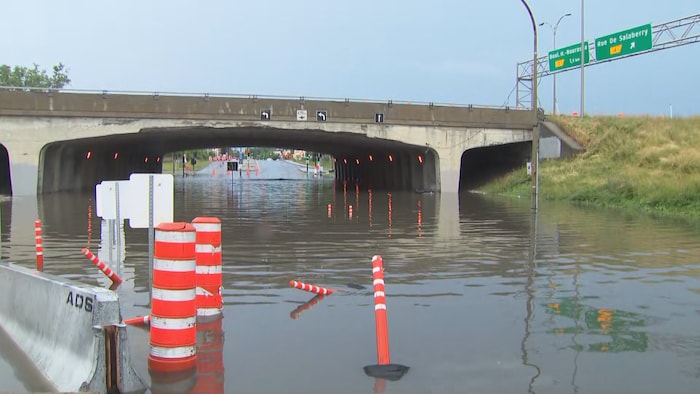Inondations et pannes de courant dans le Grand Montréal après de ...