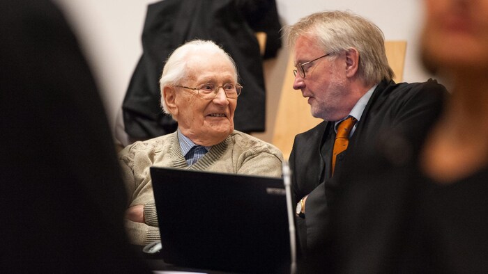 Le « comptable d'Auschwitz » meurt avant d'aller en prison | Radio-Canada Le « comptable d'Auschwitz » meurt avant d'aller en prison | Radio-Canada