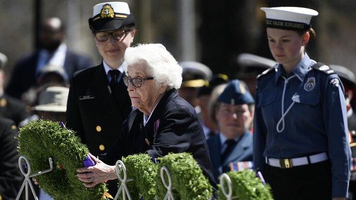 Des Canadiens commémorent la longue et pénible bataille de l'Atlantique ...