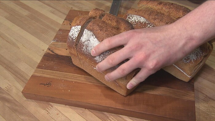 Du pain fait à Alma avec de la farine artisanale moulue à Saint-Prime ...