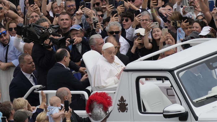 Chronologie : François, pape de rupture et proche du peuple | Radio-Canada