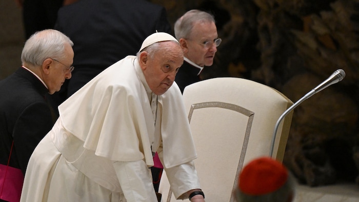 Le pape François, grippé, a passé des examens dans un hôpital de Rome ...
