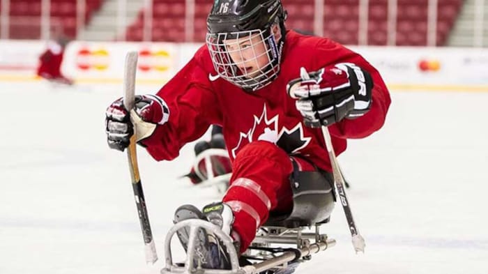 Le sommet du parahockey, l’objectif de Jacob LeBlanc | Radio-Canada