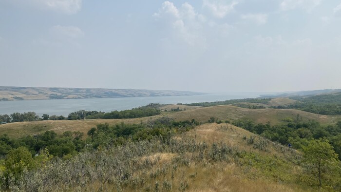 Un feu de broussaille au parc provincial Buffalo Pound, en Saskatchewan ...