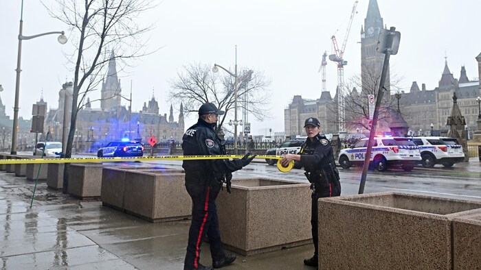 Évacuation du parlement d’Ottawa : l’intervention s’est terminée « sans ...