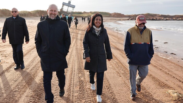 Première visite de Dominique Anglade en Gaspésie et aux Îles-de-la ...