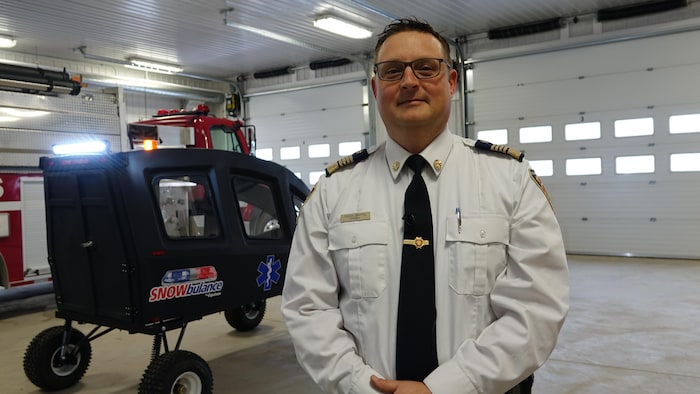 Sauver des vies en milieu reculé à l’aide d’un traîneau ambulancier | Radio-Canada