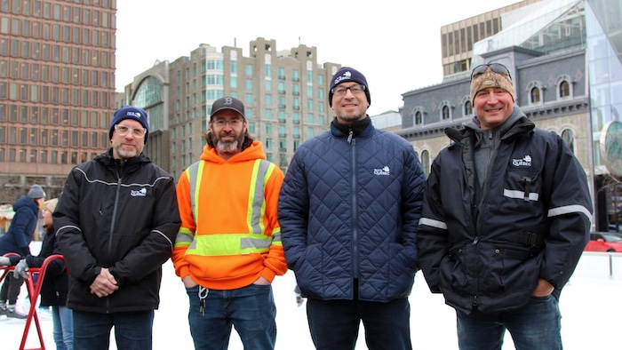 Patiner à la place d’Youville grâce au climatiseur du Palais Montcalm ...