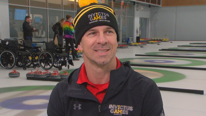 Jeux Invictus : le prince Harry tente sa chance au curling en fauteuil roulant | Radio-Canada