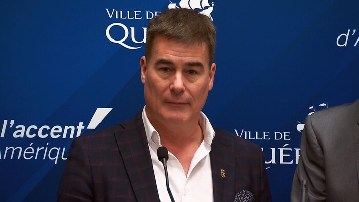 Le maire de Québec en mission économique à Boston | Radio-Canada