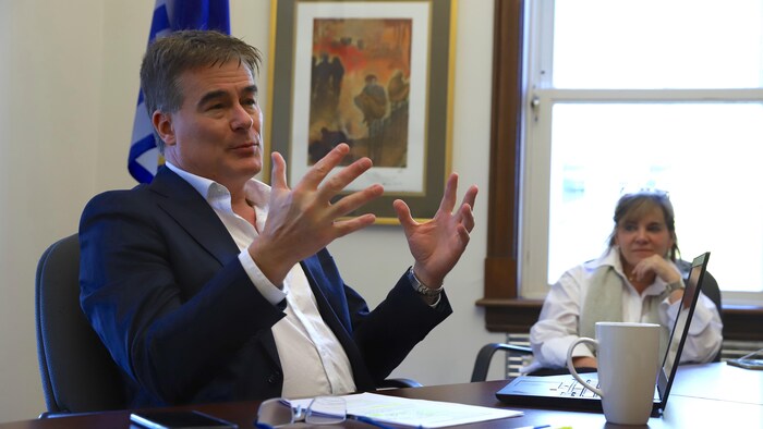 Des élections municipales à Québec et le spectre de Sam Hamad | Radio ...