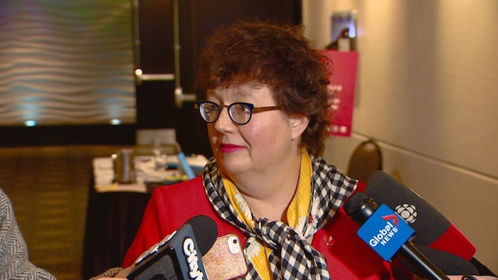 Des boutons d’alarme donnés aux sénateurs canadiens pour assurer leur ...