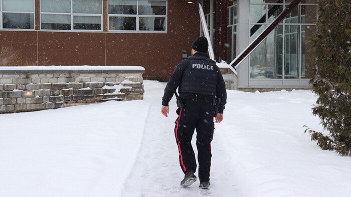 La police par et pour les Autochtones | Radio-Canada