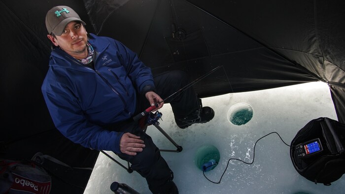 Les Albertains mordus de pêche hivernale | Radio-Canada