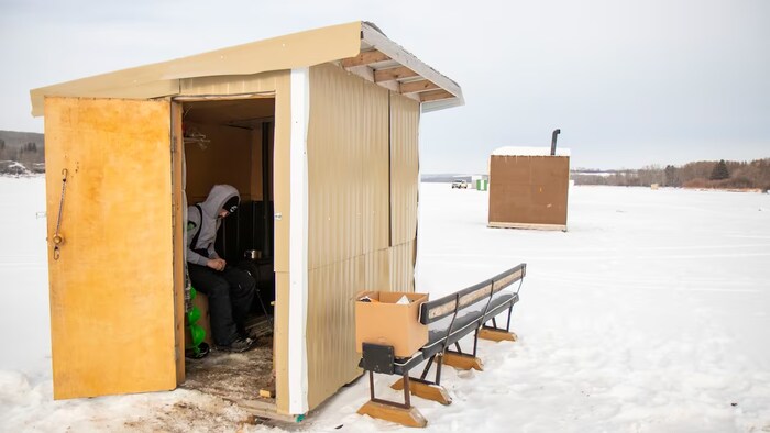 La pêche sur glace, un plaisir retrouvé chaque hiver par de nombreux ...