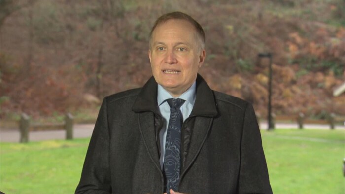Peter Julian critique les conclusions sur la rentabilité de Trans ...