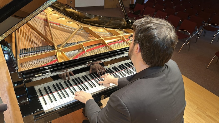 Le piano Steinway du Conservatoire de musique de Saguenay inauguré en ...