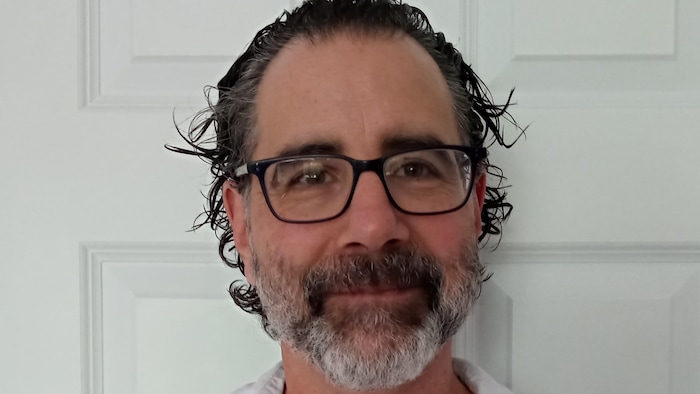 Épitaphe pour un homme silencieux, de Pierre Barrette | Radio-Canada