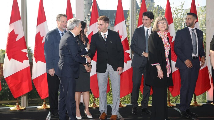 Prix du premier ministre : un enseignant de Hay River reconnu pour son ...