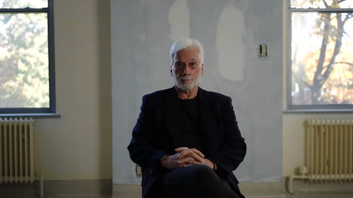 Le psy, la cliente, son ex et le journal intime | Radio-Canada