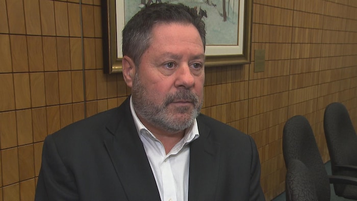Pierre-Michel Auger souhaite le départ de Pablo Rodriguez | Radio-Canada