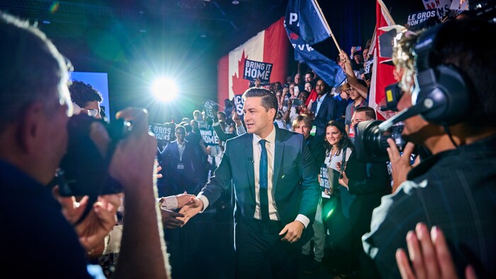 Poilievre attaque Trudeau sur le terrain économique | Radio-Canada