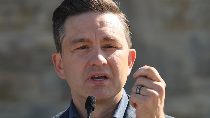 Tramway : Marchand accuse Poilievre de vouloir « laisser le monde dans ...