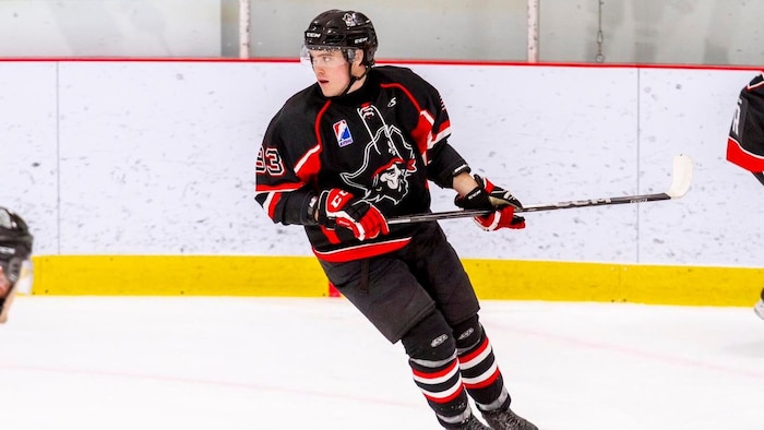 Une équipe de hockey endeuillée pour amorcer son parcours éliminatoire ...