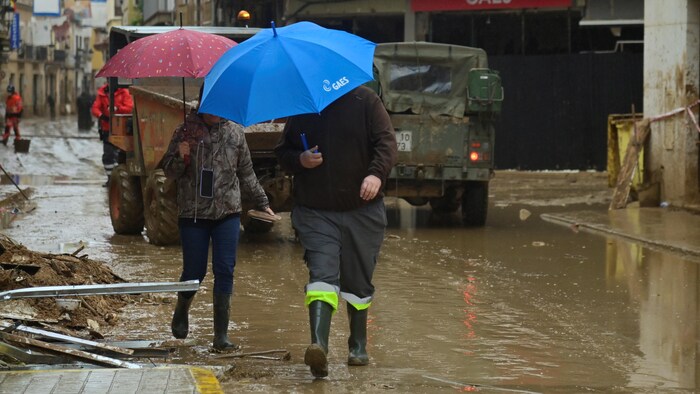 Espagne : le littoral de Valence en alerte rouge, après des inondations ...