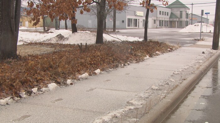 Des avertissements de pluie verglaçante pour plusieurs secteurs en ...