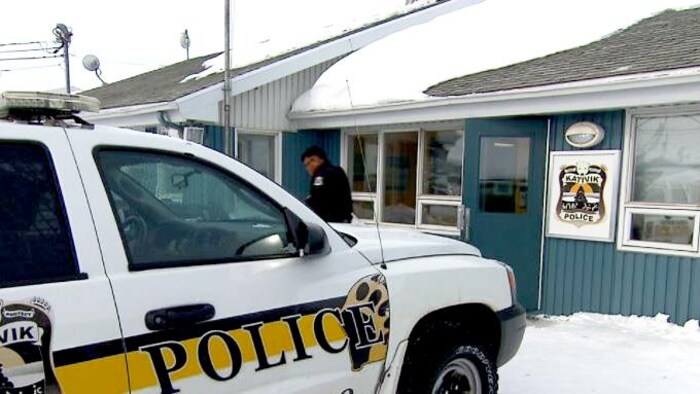 Enquête sur une collision entre une voiture de police et un VTT conduit ...