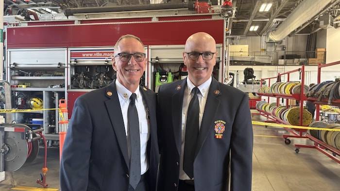 Jeunes et moins jeunes ont visité la caserne de pompiers de Magog ...