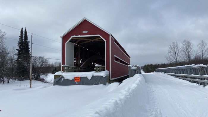 Réhabilité, le pont couvert Alphonse-Normandin n’est toujours pas ...