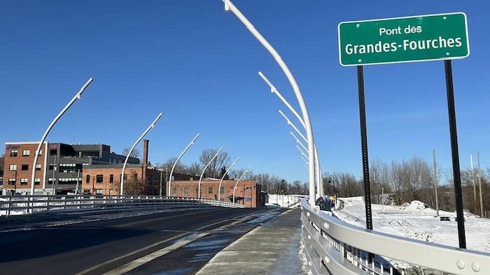 Le pont des Grandes-Fourches est ouvert à la circulation de façon ...